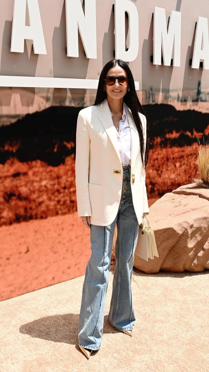 Demi Moore, il look con jeans bootcut che slanciano la figura per l ...