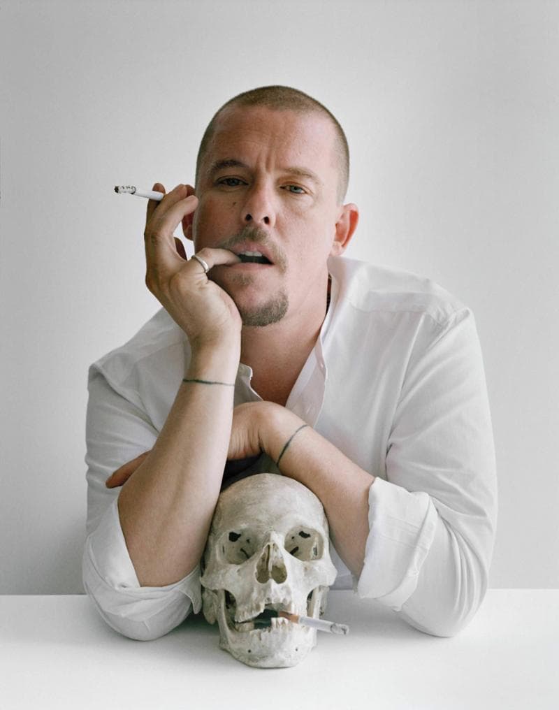 A star is (re)born. La vita di Alexander McQueen diventa spettacolo a ...