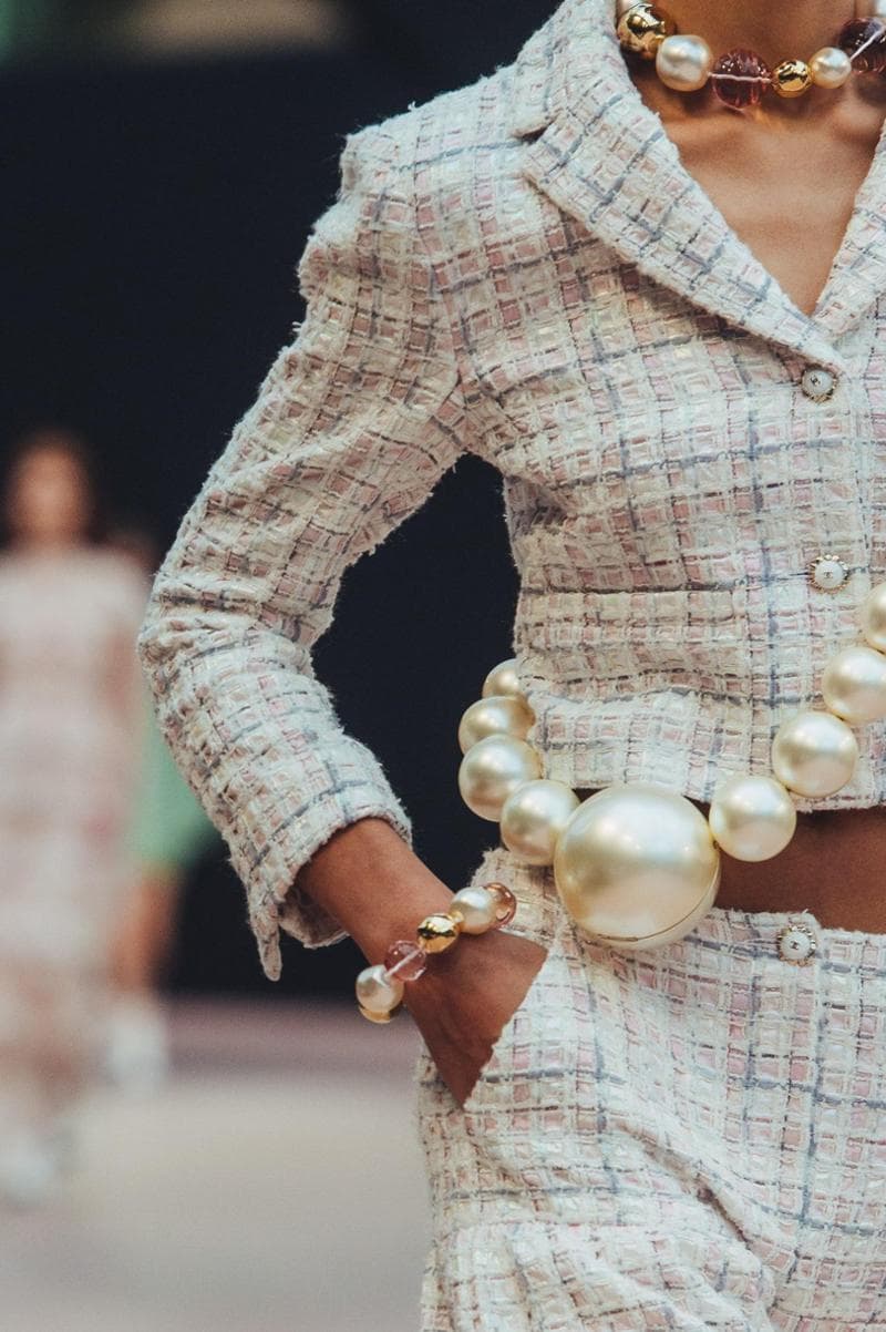 L'eredità di Coco Chanel nell'uso moderno dei bottoni - d la Repubblica