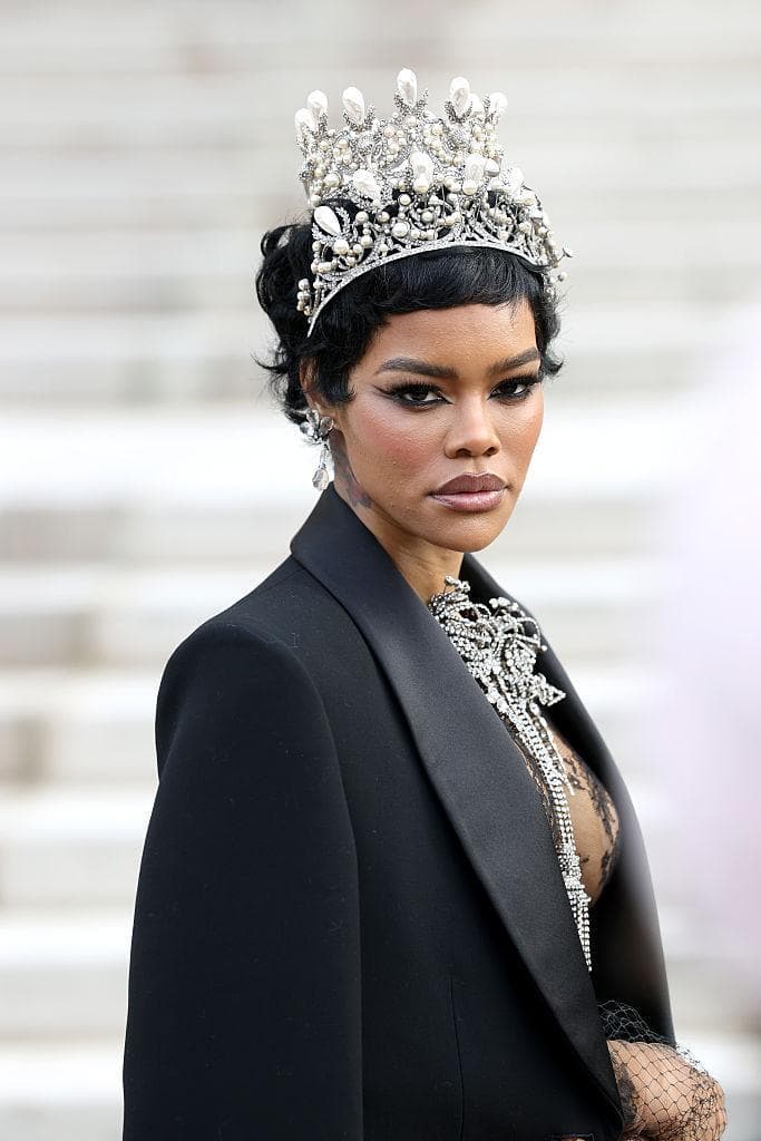 La tiara replica di quella rubata al Louvre indossata da Teyana Taylor ...