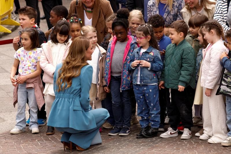 Kate: l’arrivo al Municipio con il look che rende omaggio all’Italia ...