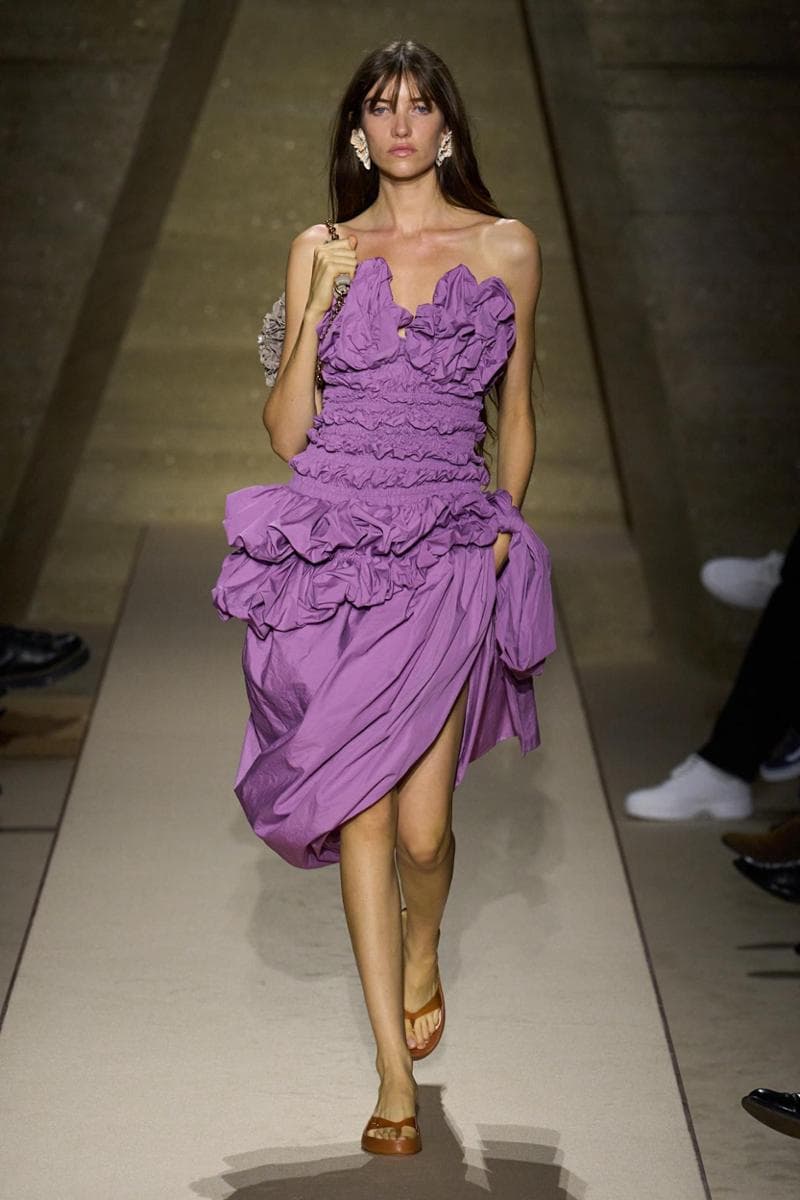Il viola è il colore della moda estate 2026: ecco come abbinarlo in 5 ...
