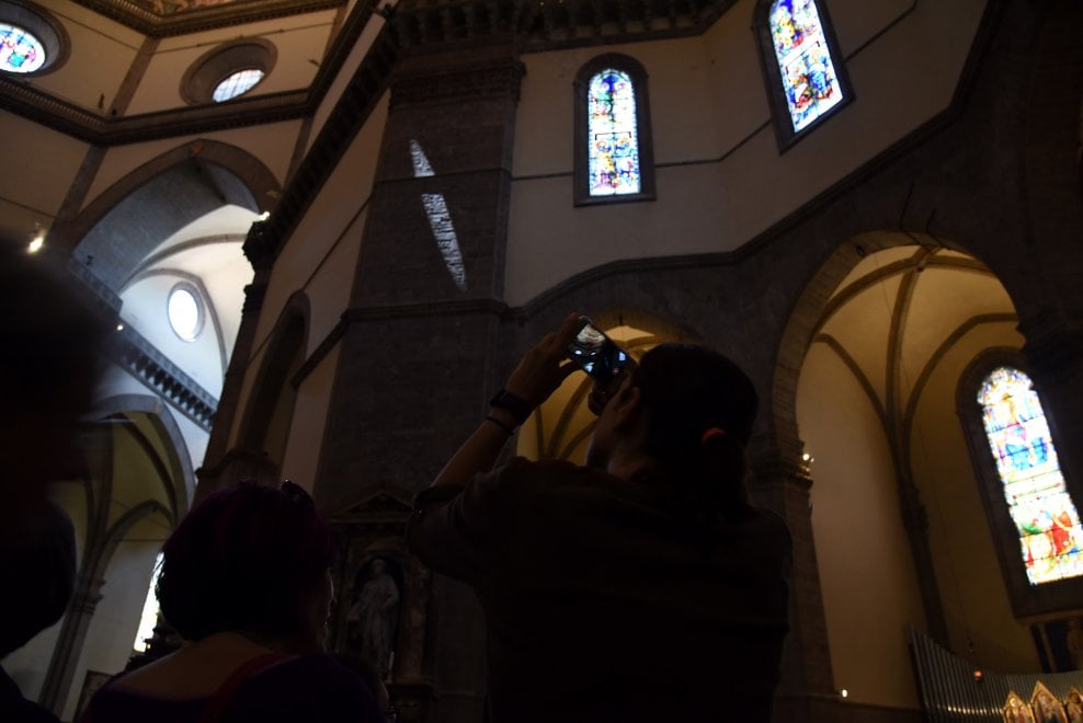 Firenze, è il giorno dello gnomone: il sole attraversa la Cupola del ...