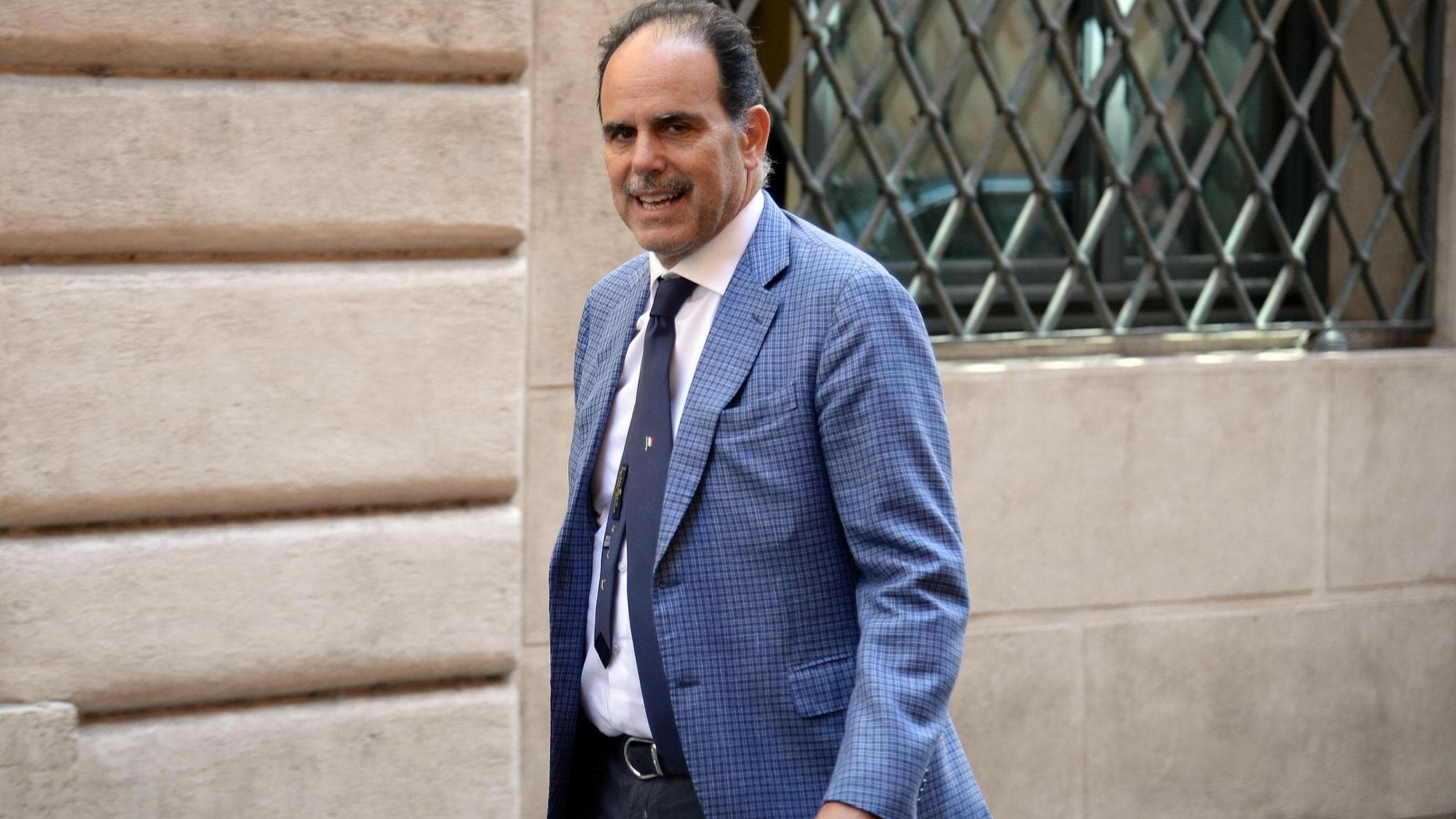 Tweet offensivi all'ex senatore del Pd Andrea Marcucci, condannato ...