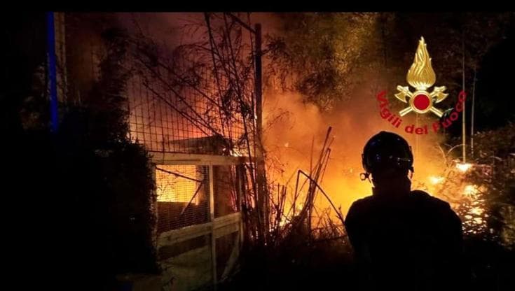 Firenze, incendio alla discoteca Ayana. Era chiusa, nessun ferito - la ...