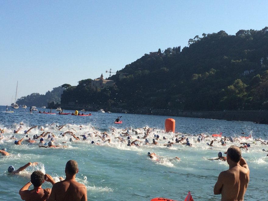 Miglio blu, un tuffo da record nel mare del Tigullio - la Repubblica