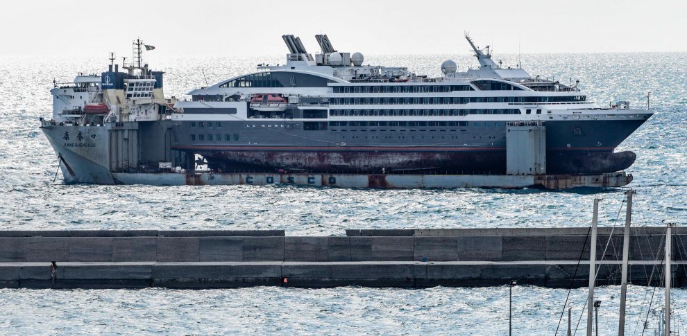 La "nave-canguro" cinese porta "Le Boreal" in cantiere a Genova - la ...