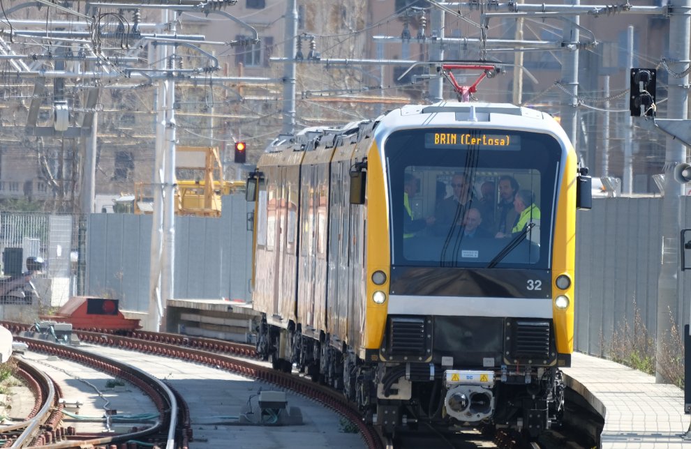 Genova, in servizio il primo dei nuovi sette treni della metro - la ...