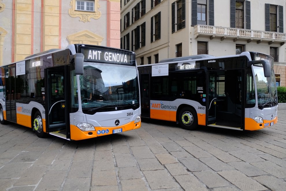 Amt, arrivati a Genova venti nuovi bus Mercedes - la Repubblica