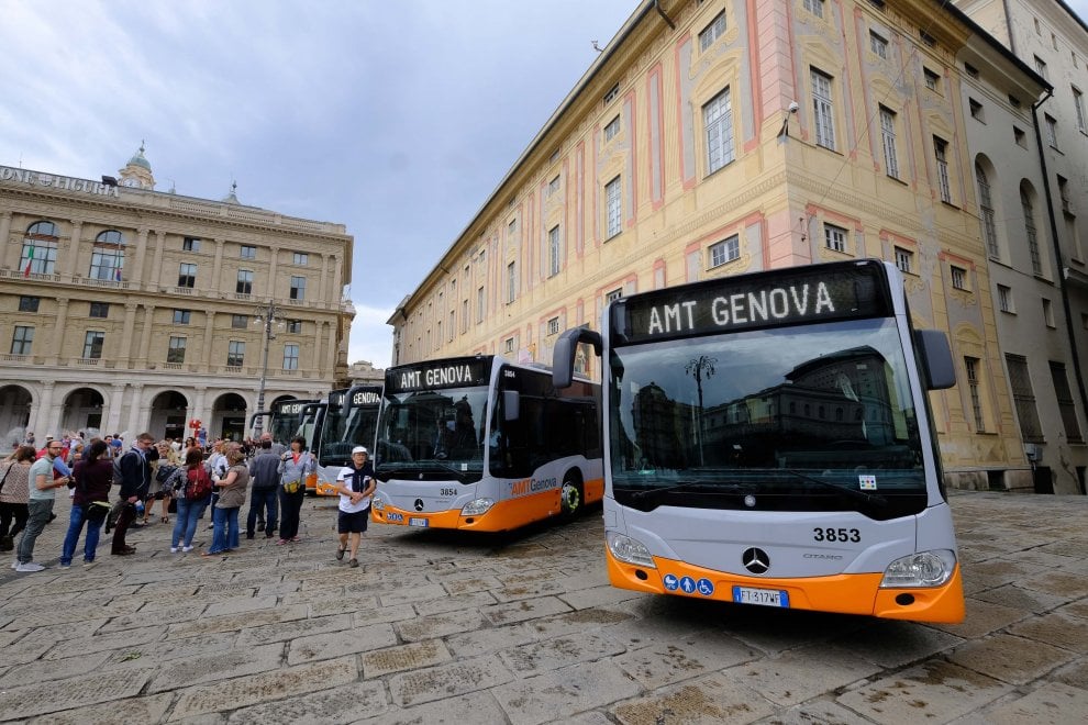 Amt, arrivati a Genova venti nuovi bus Mercedes - la Repubblica
