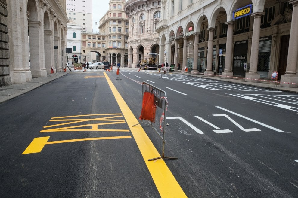 Via Petrarca, tagliati i posti moto per la riasfaltatura di De Ferrari ...