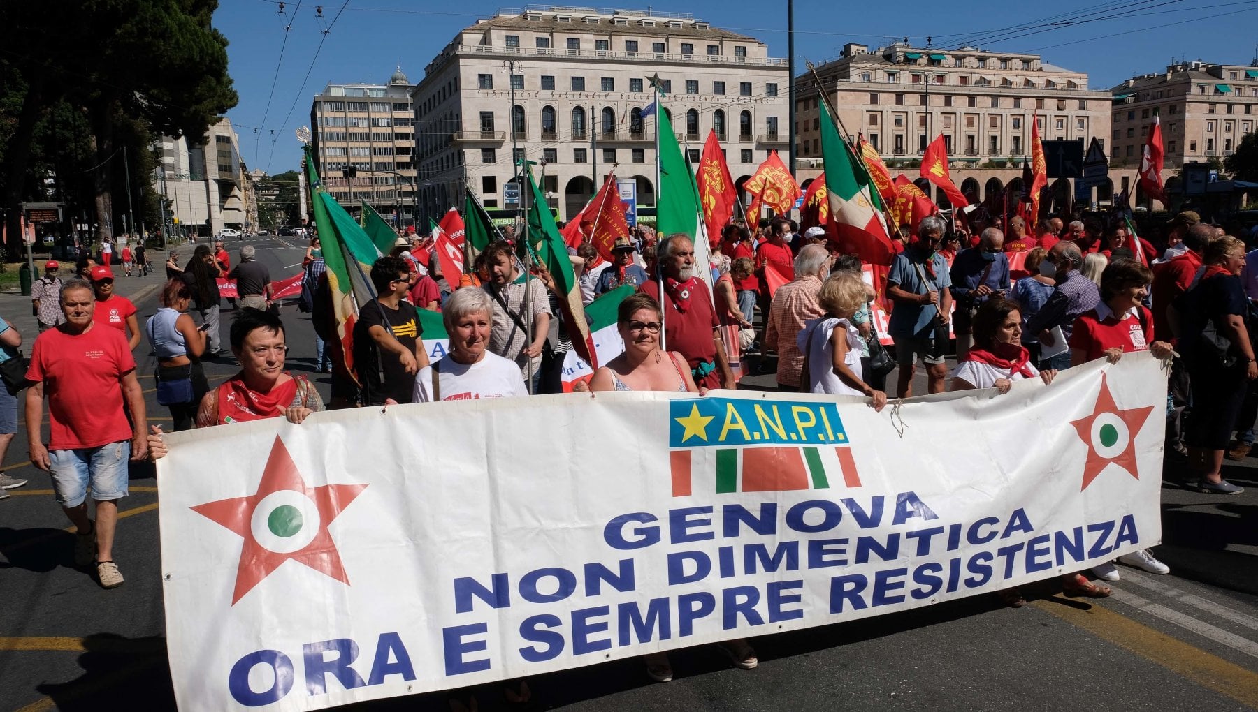 Genova, Cgil e Anpi in corteo per ricordare il 30 giugno 1960 - la ...