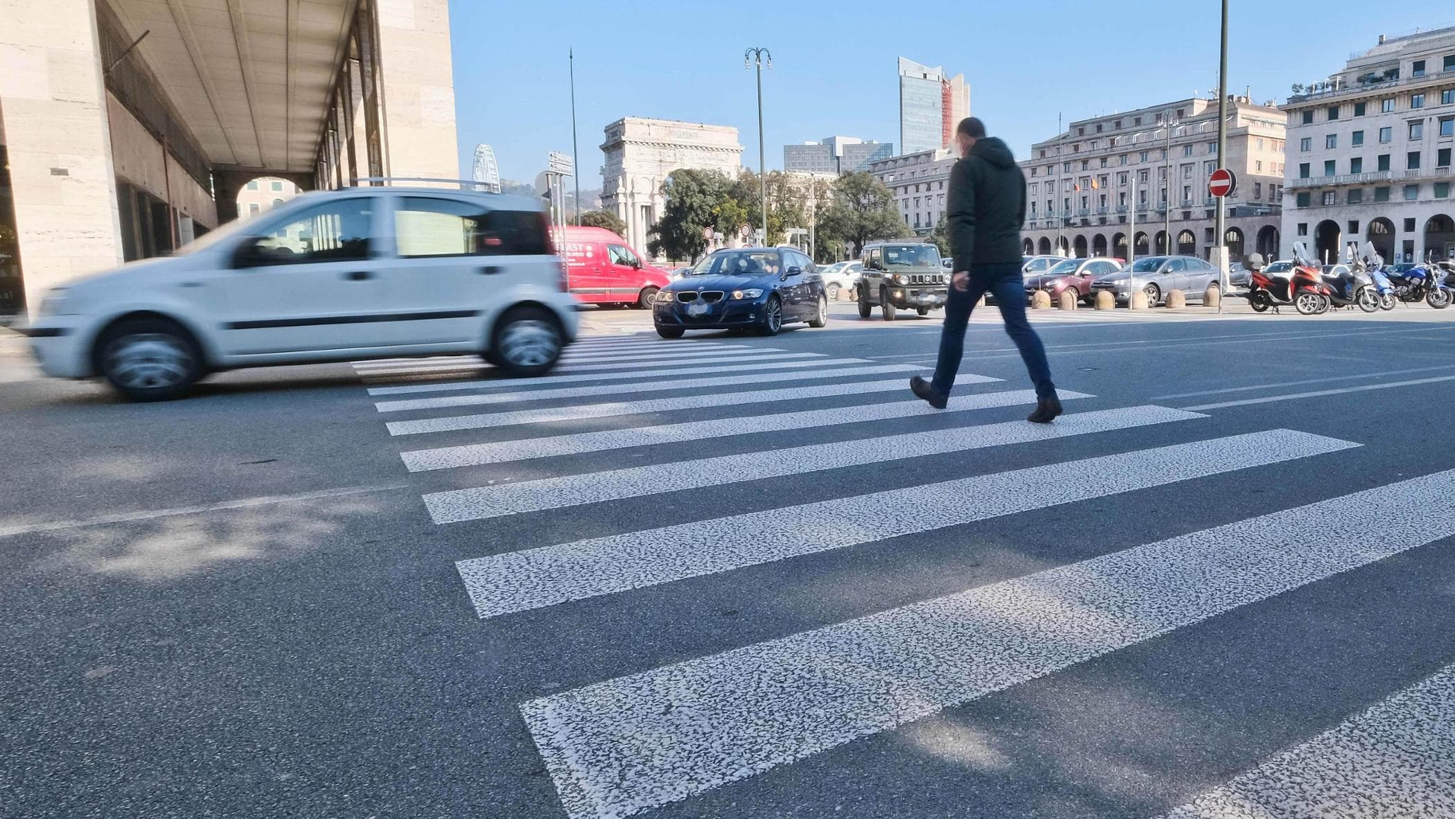 Pedoni indisciplinati, a Genova 400 multati per aver attraversato fuori ...