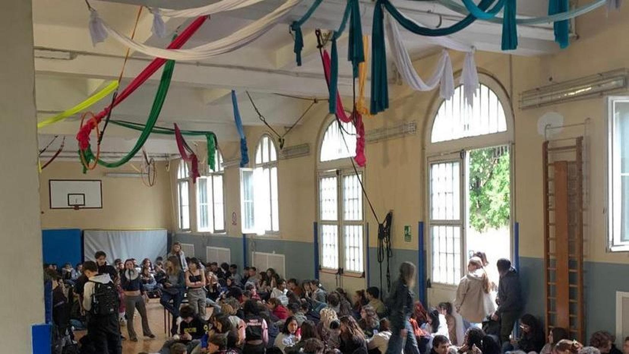 Gli studenti occupano il liceo Pertini, la scuola Diaz del G8 - la ...