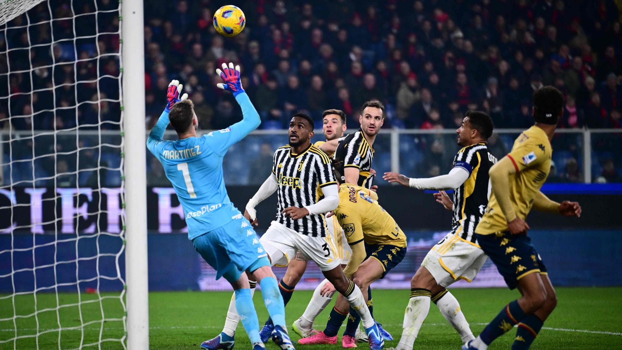 Genoa, la Premier piomba su Martinez. Per il portiere può scattare un ...