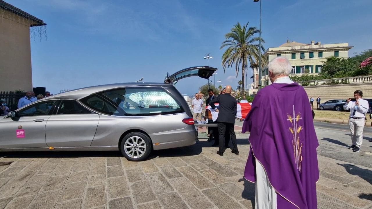 Il funerale di Giuseppe Pericu, il figlio Andrea: "Un uomo che aveva ...