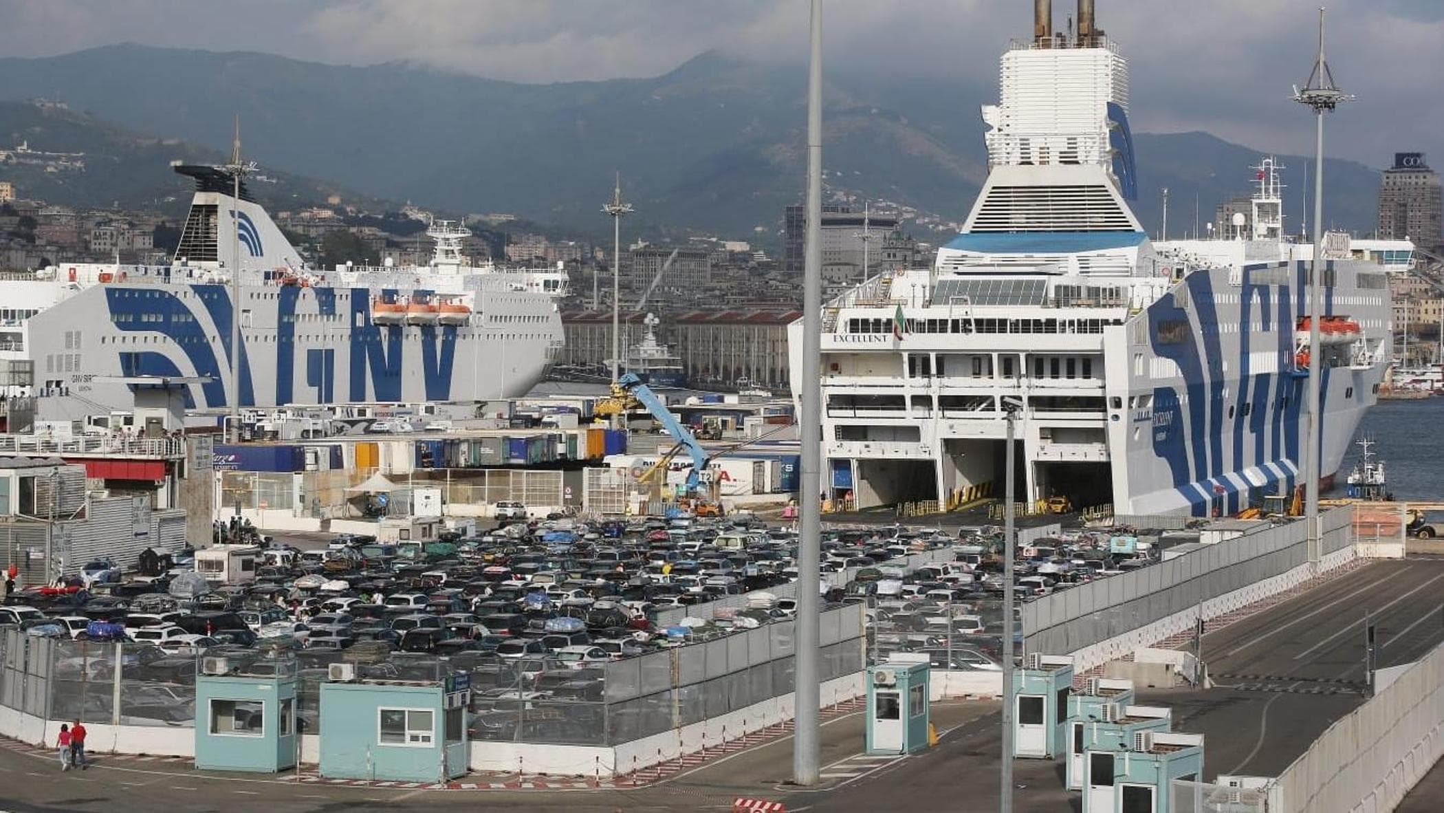 Genova, code infinite al terminal traghetti per l’esodo d’agosto. Città ...