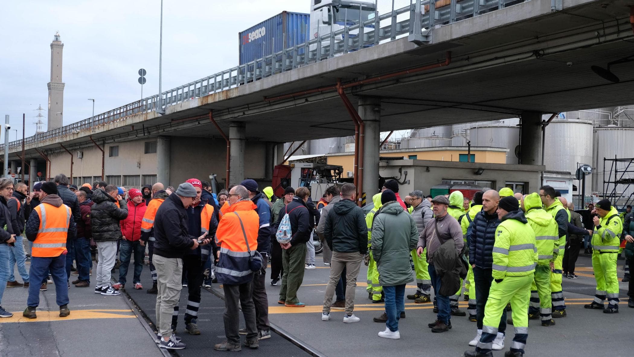Incidente in porto a Genova: il camallo alla guida positivo alla ...