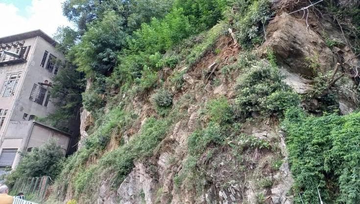Voltri, frana in via delle Fabbriche. Riaperta la strada - la Repubblica
