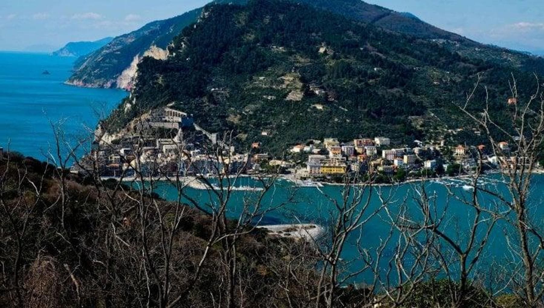 Trekking per ripulire la Palmaria, l’isola abbandonata al degrado - la ...