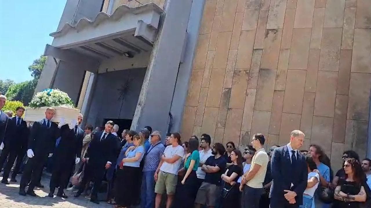 Sub morti alle Maldive, folla ai funerali di Monica Montefalcone e di ...