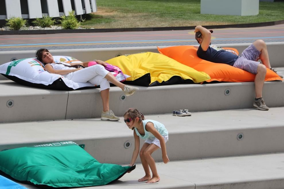 Expo, la saga degli 'Spiaggiati' continua: arrivano maxi cuscini - la ...