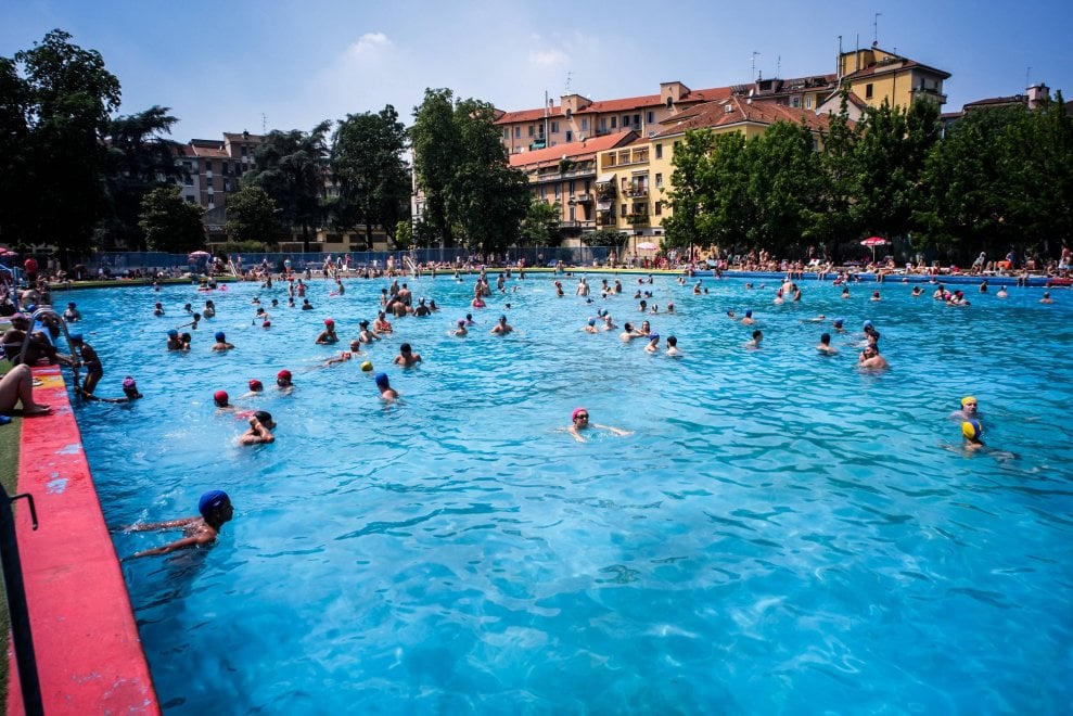 Milano, in piscina o all'Idroscalo: fuga dal grande caldo - la Repubblica