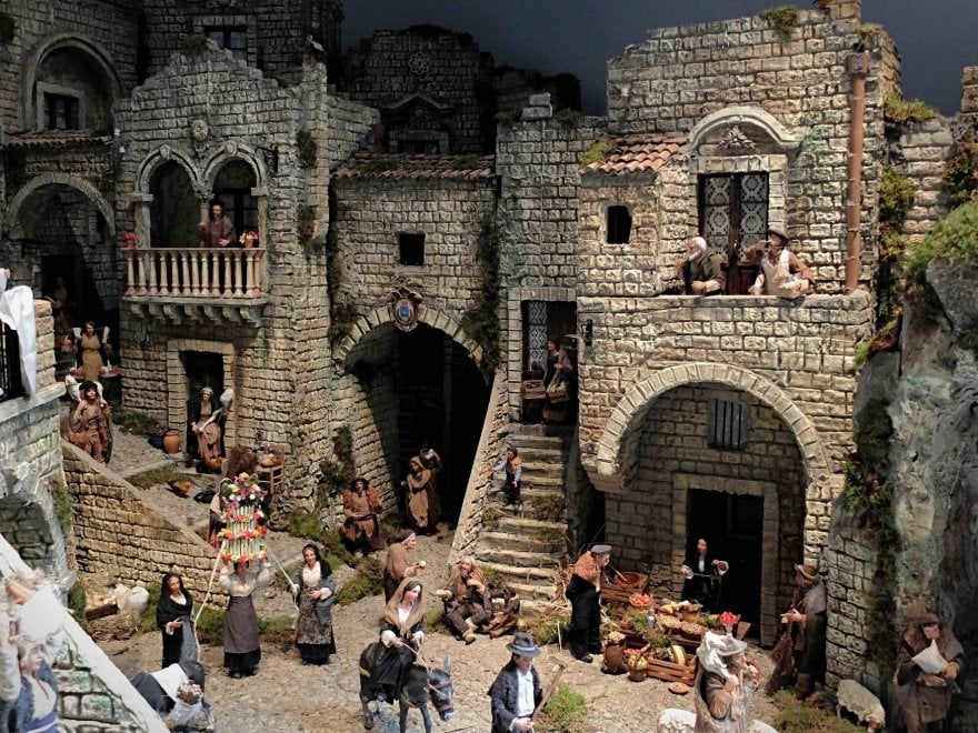 Milano, Natale in Comune con il presepe Monumentale dei Sassi di Matera ...