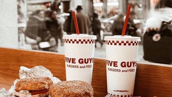 Five Guys sbarca in Italia, il primo fast food è in corso Vittorio ...