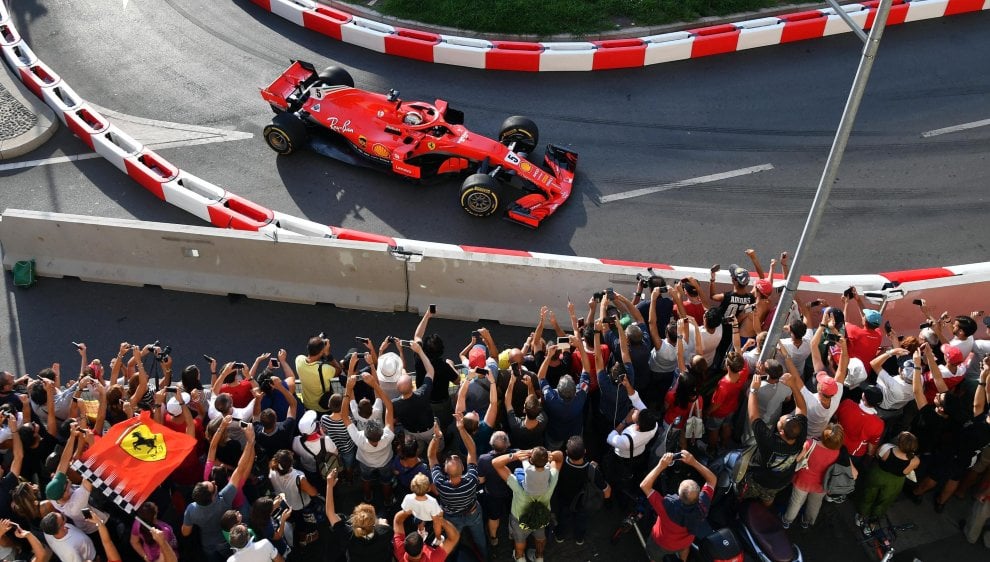 Milano, F1 in Darsena: sfrecciano le rosse di Vettel e Raikkonen - la ...