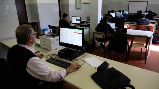 Voti sull'app? No grazie. A Milano i prof bocciano la scuola in diretta ...