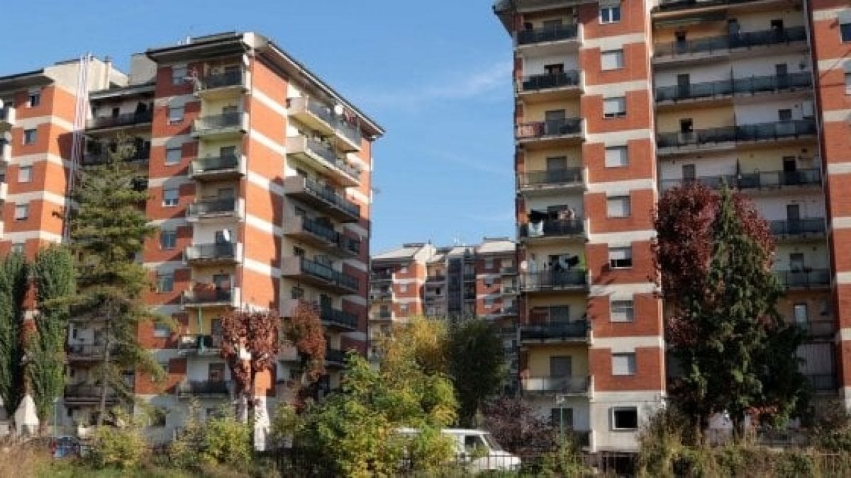 Bergamo, iniziata la demolizione delle torri di Zingonia - la Repubblica