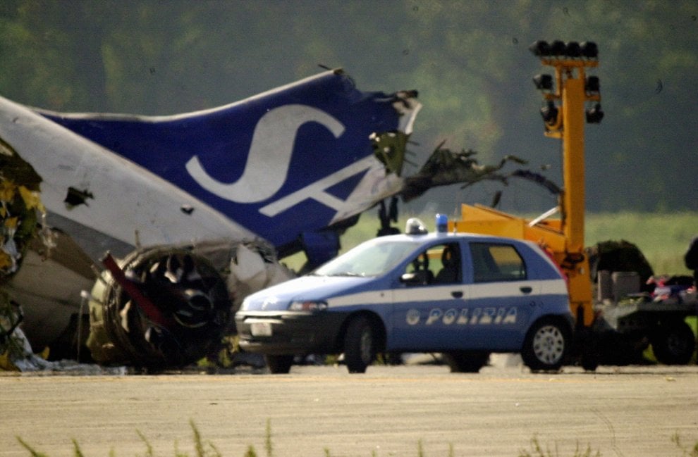 Strage di Linate: le immagini d'epoca della tragedia avvenuta 18 anni ...