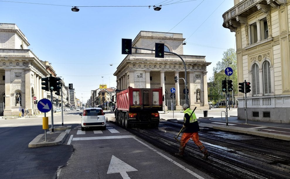 Nella Milano ferma per coronavirus si approfitta per rifare le strade e ...