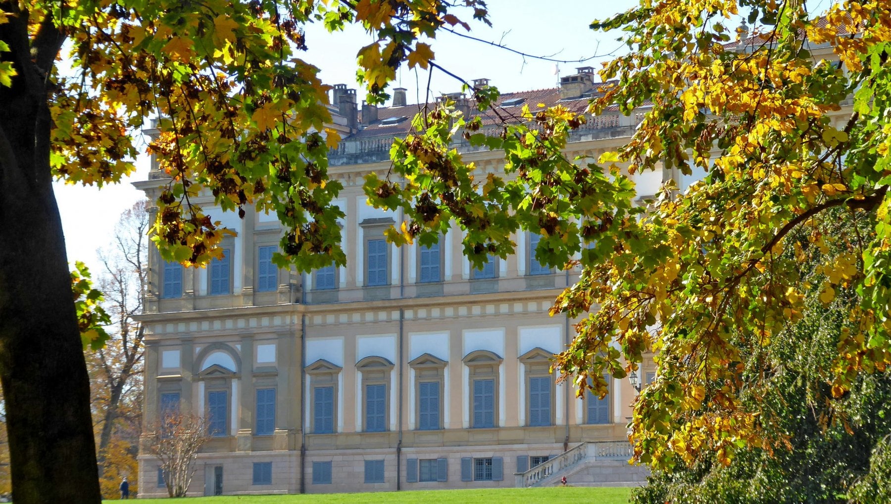 Villa Reale di Monza chiude al pubblico: cancellate le mostre, all'asta ...