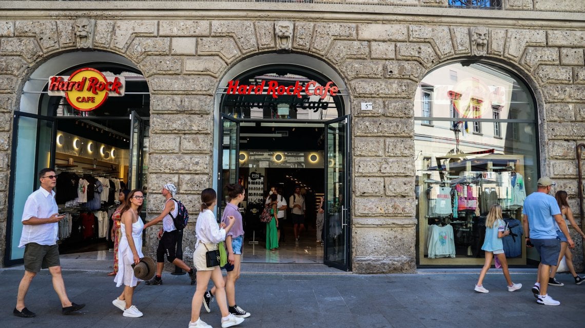 Hard Rock Cafe aperto a Milano: in via Dante la giacca di Michael ...