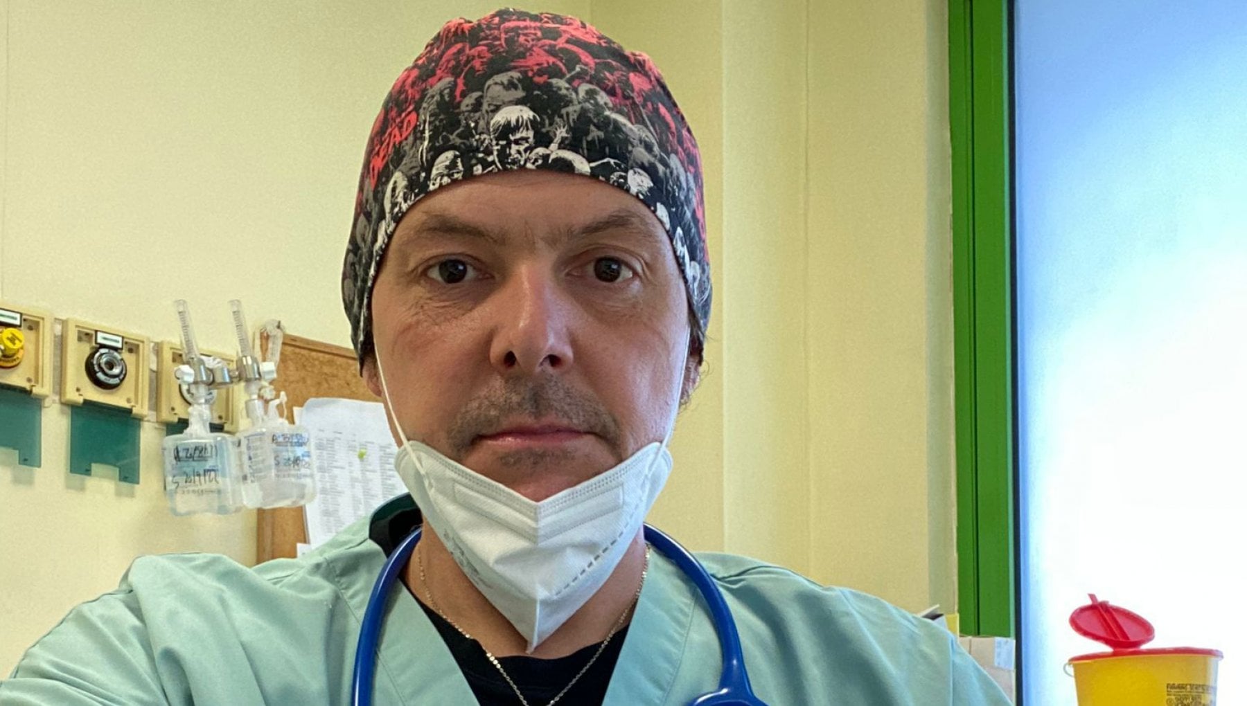 Il medico "gettonista" Riccardo Stracka: "Lavoro meglio, la mia vita ...