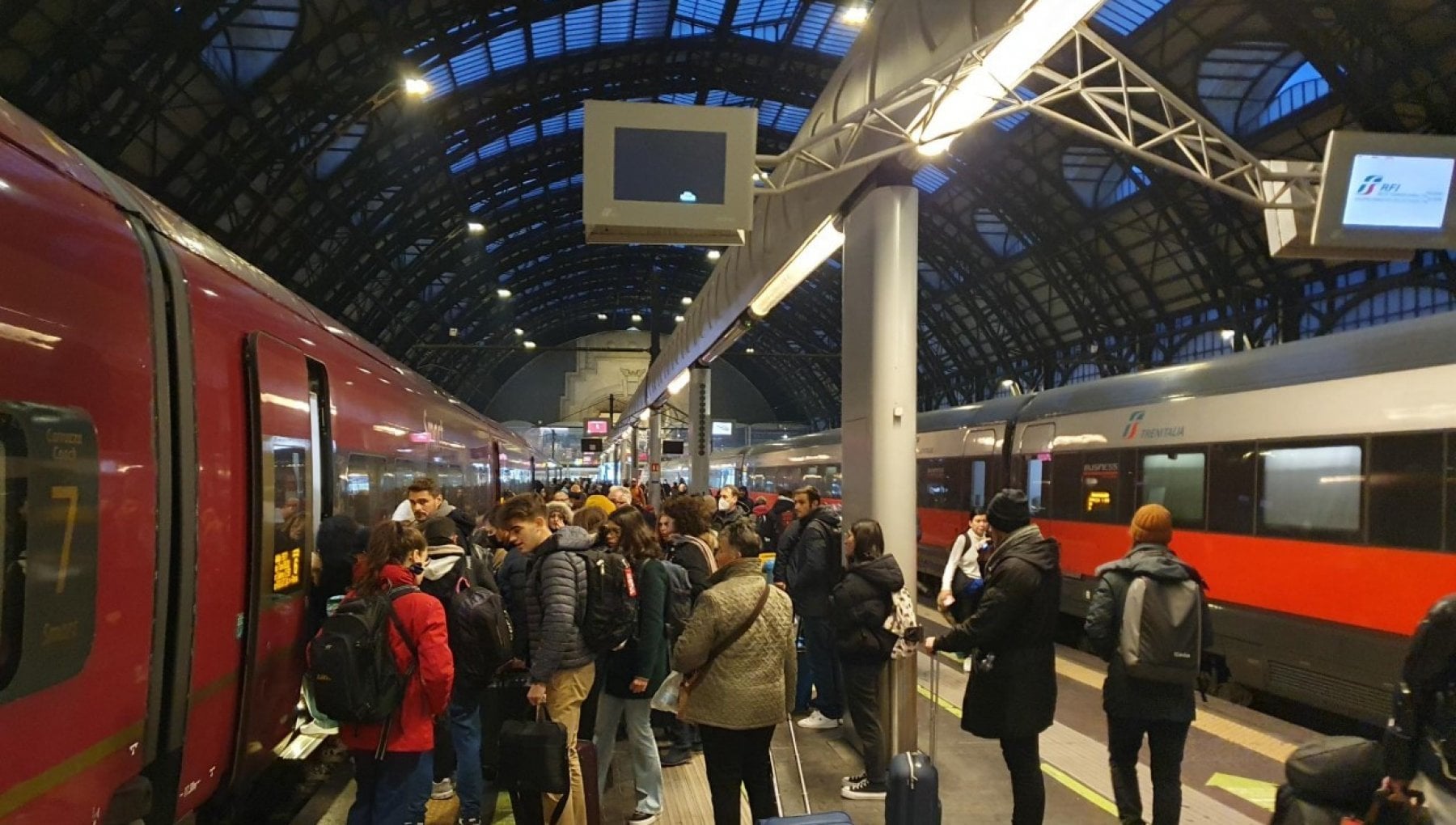 Pioltello, rissa su treno Milano-Verona: ritardi e fermati - la Repubblica