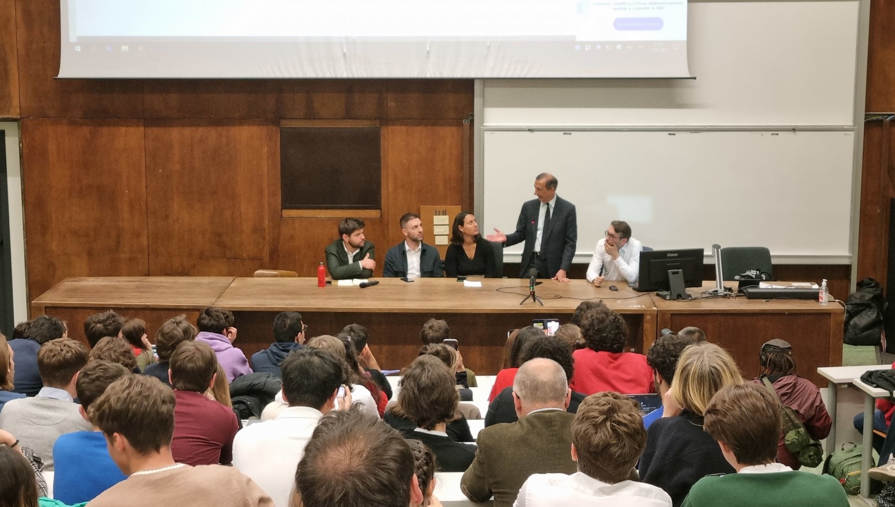 Sala agli studenti universitari sul caro affitti: "Andiamo dal Governo ...