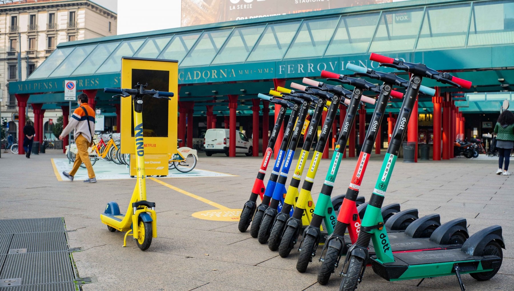 Mobilità a Milano, via libera all'aumento dei monopattini elettrici in ...
