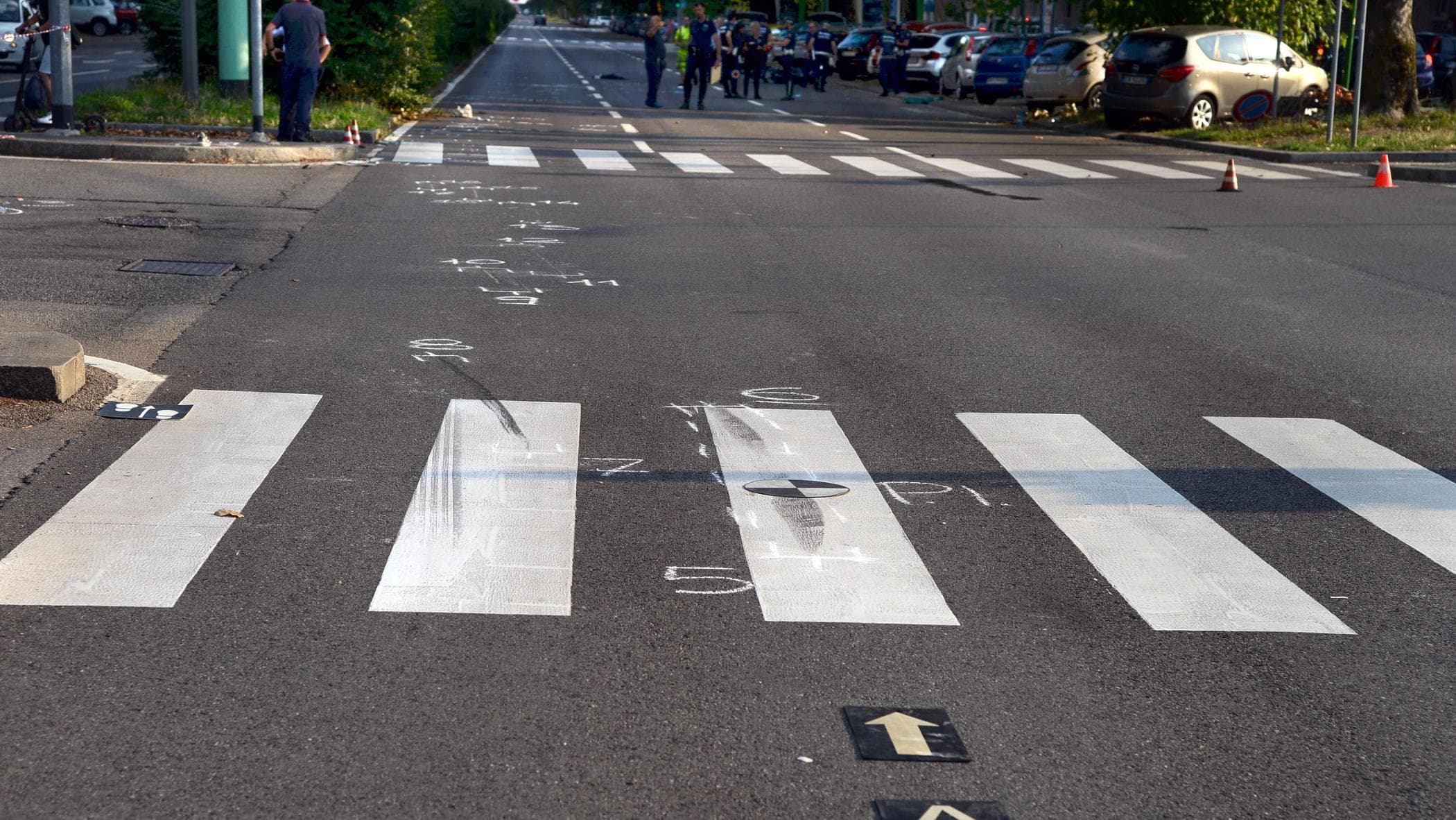 Milano, travolto e ucciso da una moto mentre attraversa sulle strisce ...