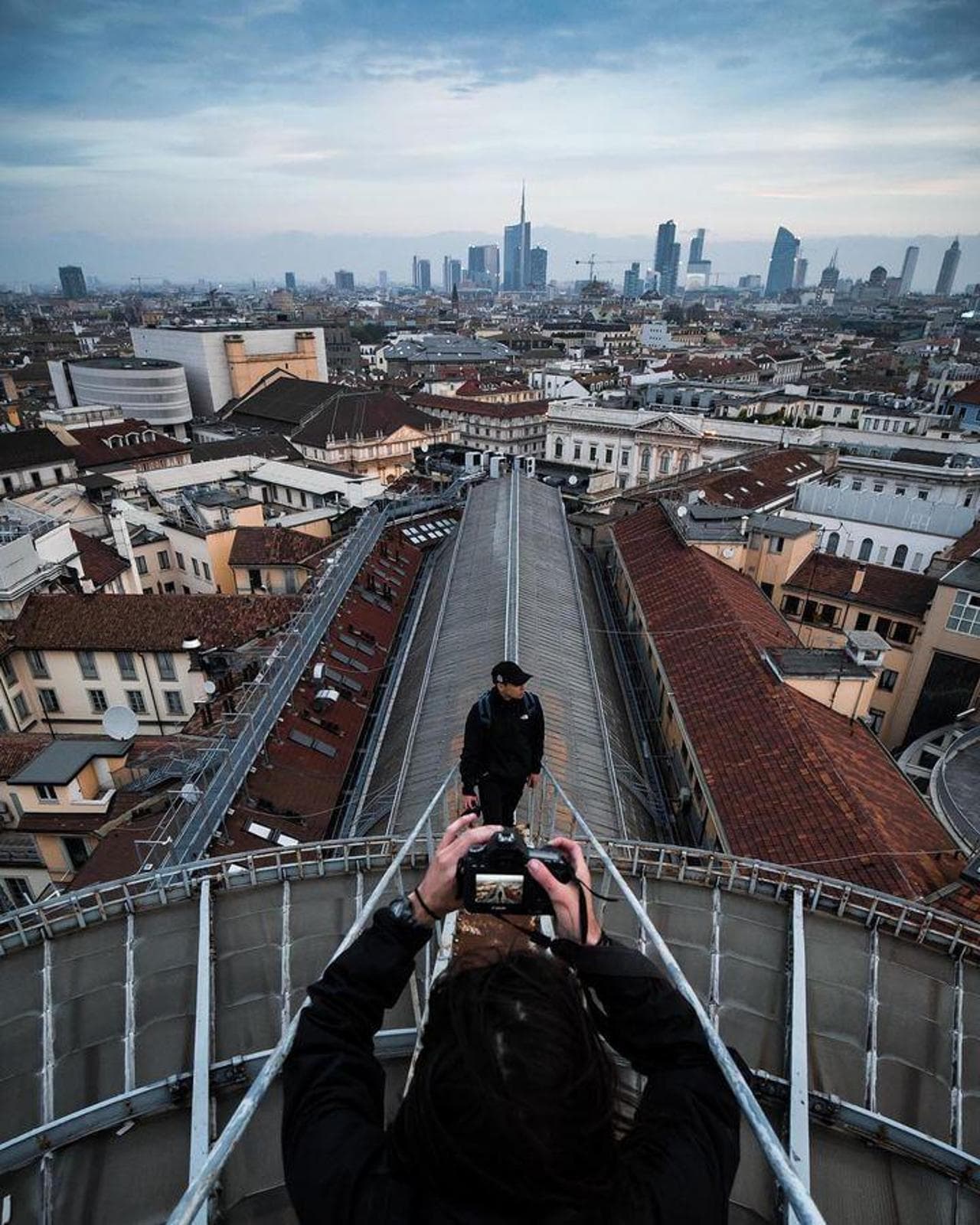 Luke, Noed e gli altri: la sfida dei “rooftopper” che scalano i tetti ...