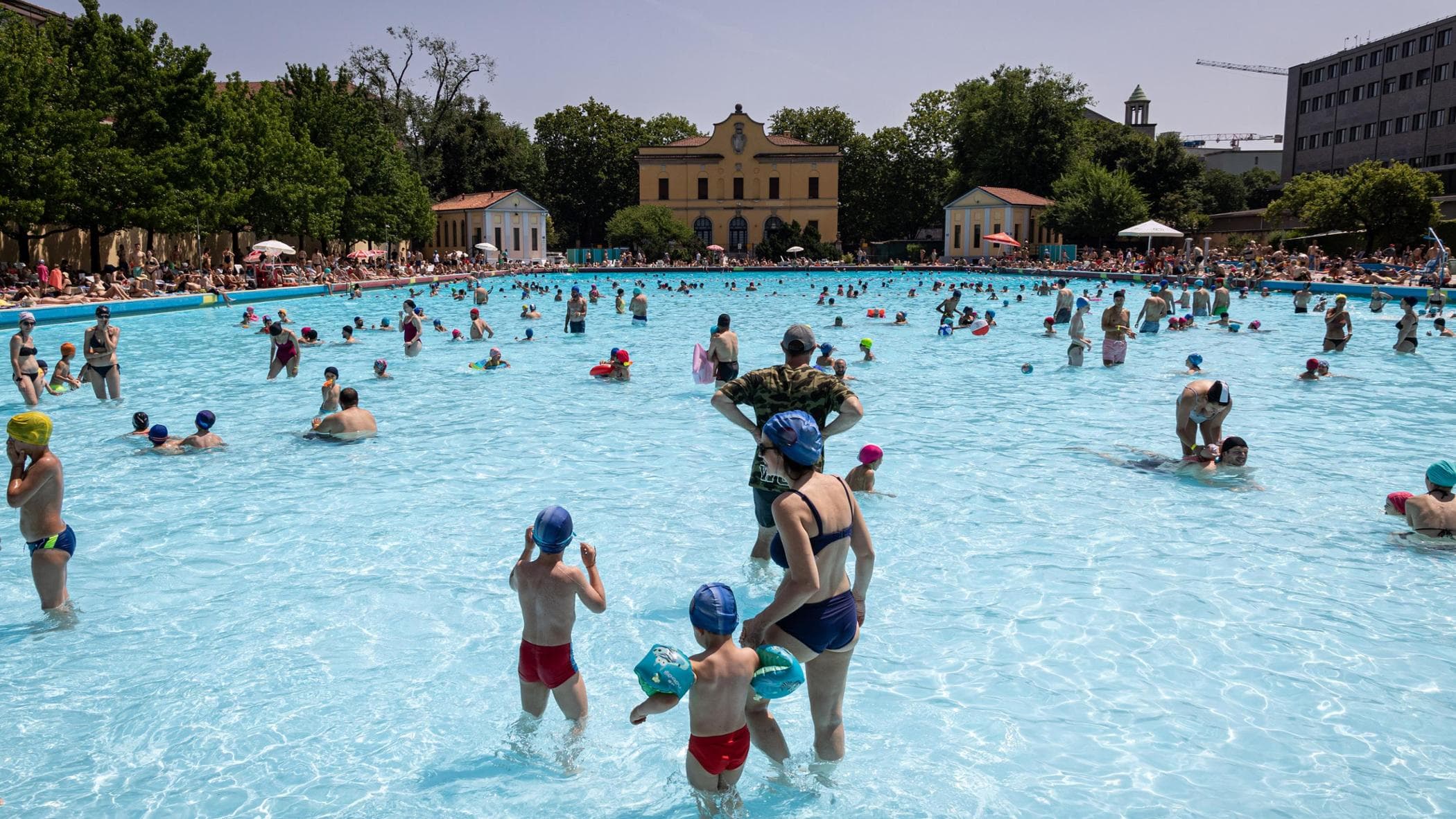 Estate a Milano, parte la stagione delle piscine comunali tra bagni e ...