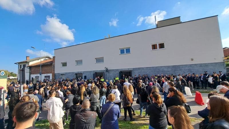 I funerali di Manuel Mastrapasqua, in centinaia a Rozzano per l’ultimo ...