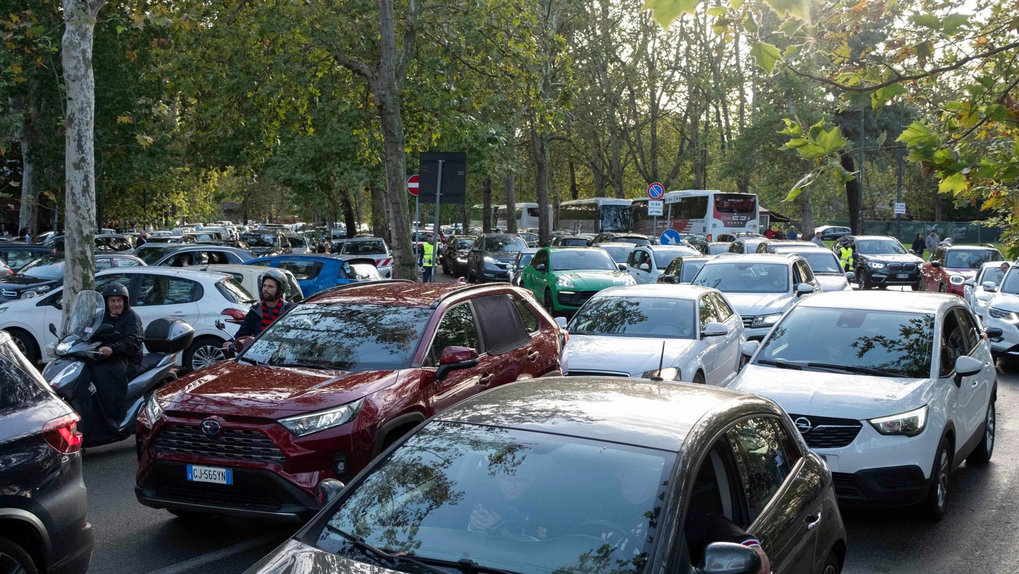 Più auto in strada, meno passeggeri sul metrò. E in città torna a ...