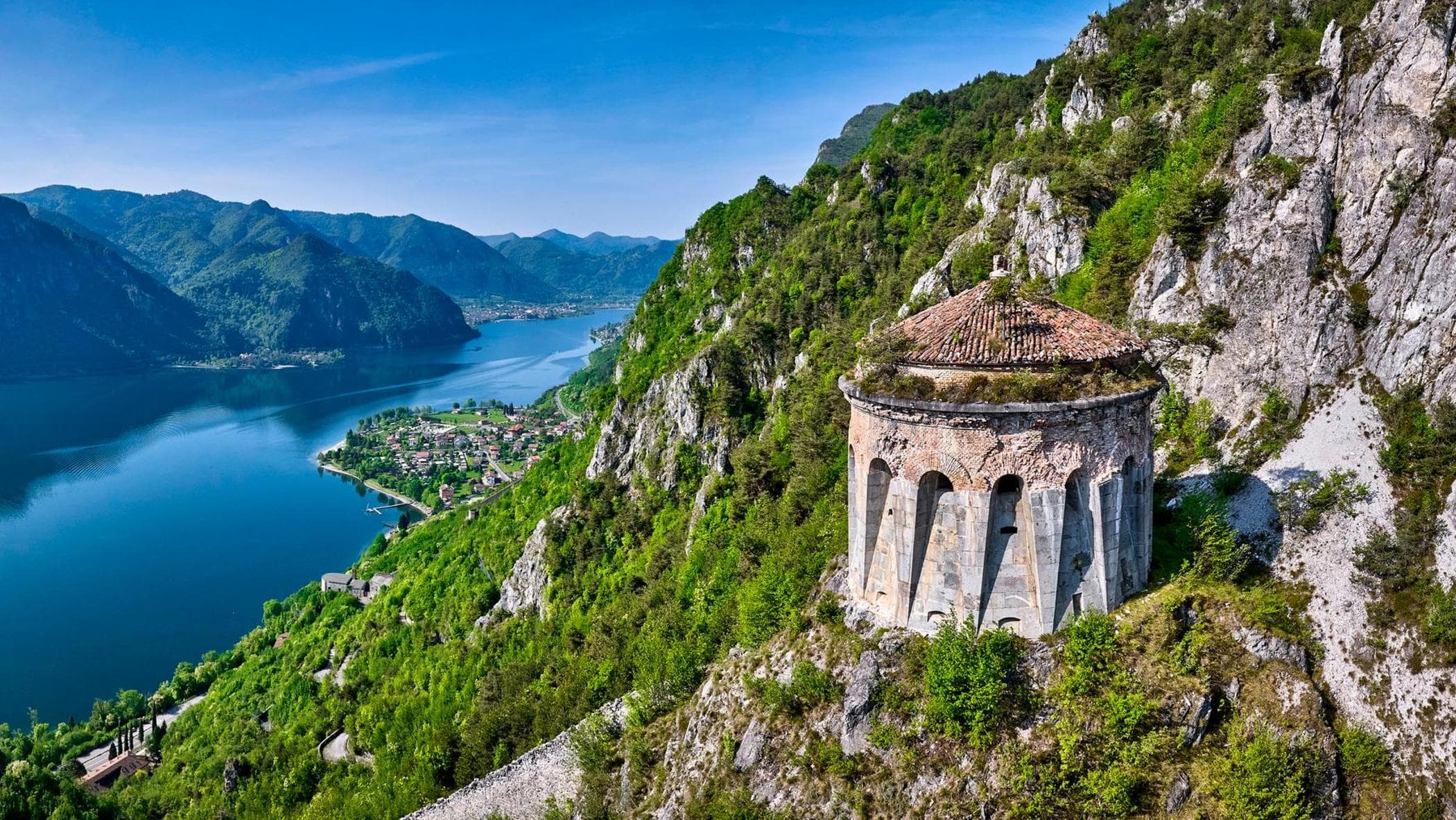 L’ultimo selfie in vetta, poi la caduta: morto a Rocca d’Anfo il ...