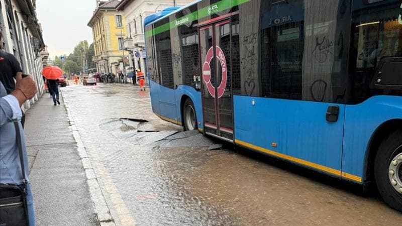 Pioggia e grandine a Milano, nuova allerta meteo. A Monza cede l ...