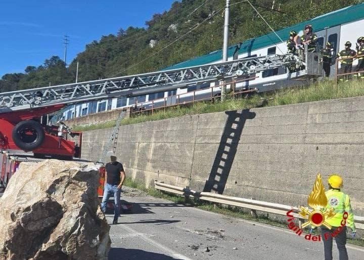 Lecco, enorme masso dalla montagna sulla Statale: evacuati 500 ...