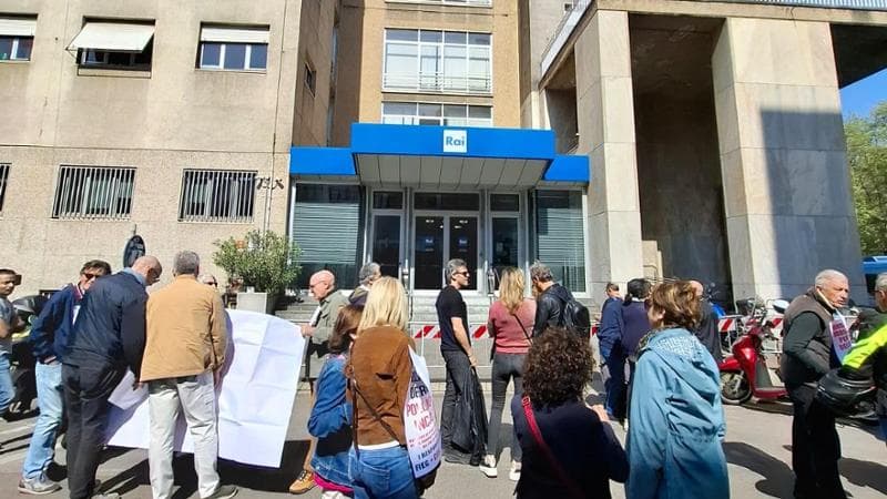 Poligrafici in flash mob davanti alla Rai: "Sul Fondo Casella silenzio ...
