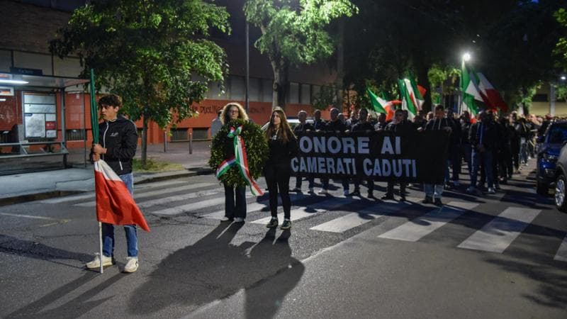 L’ora della città divisa tra 25 Aprile e la parata nera per Ramelli ...